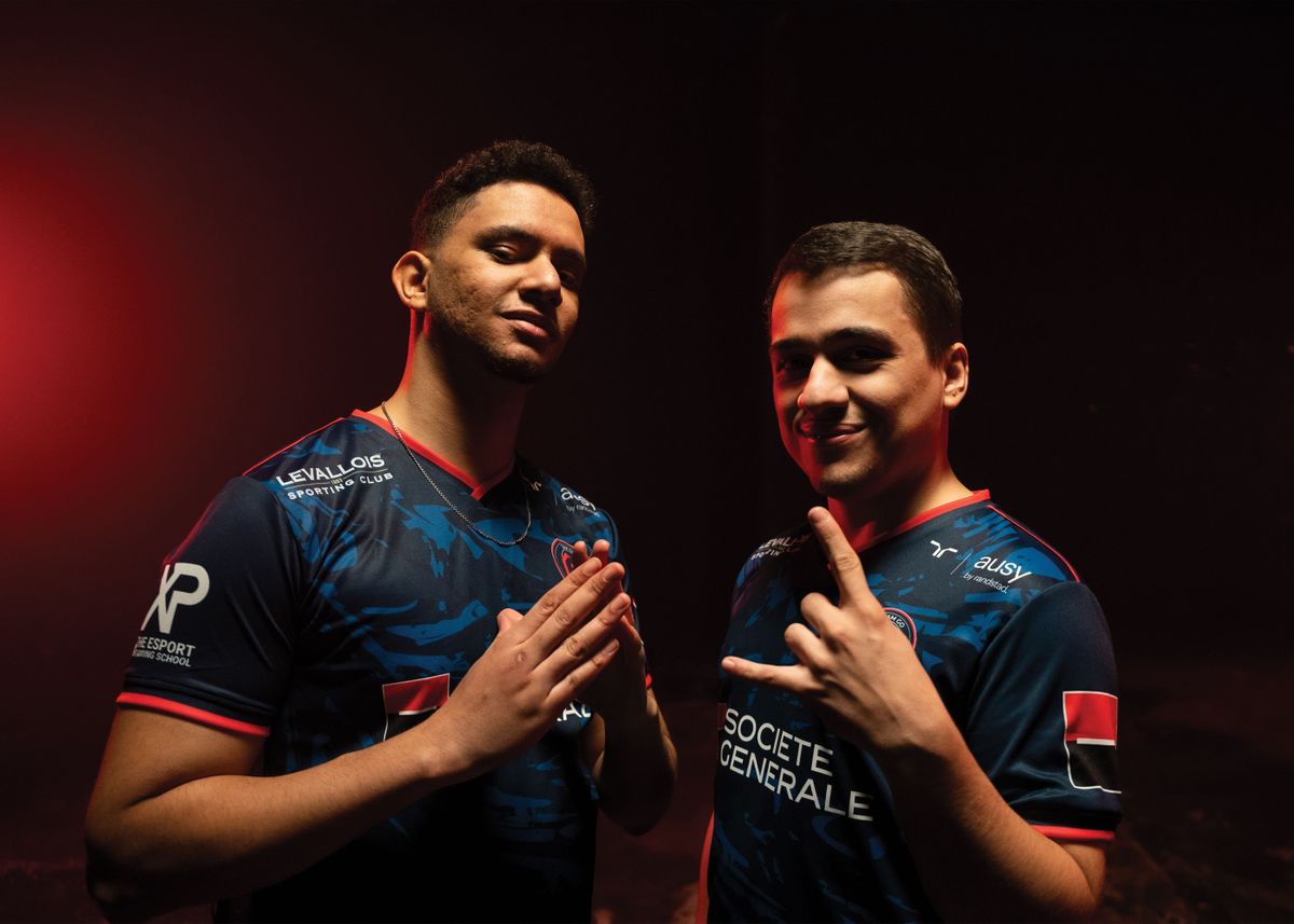 'SMASH GO' Poster, picture, metal print, paint by Alexandre Caquelard ...