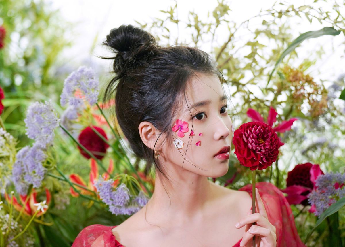 'red iu' Poster, picture, metal print, paint by iuleeji | Displate