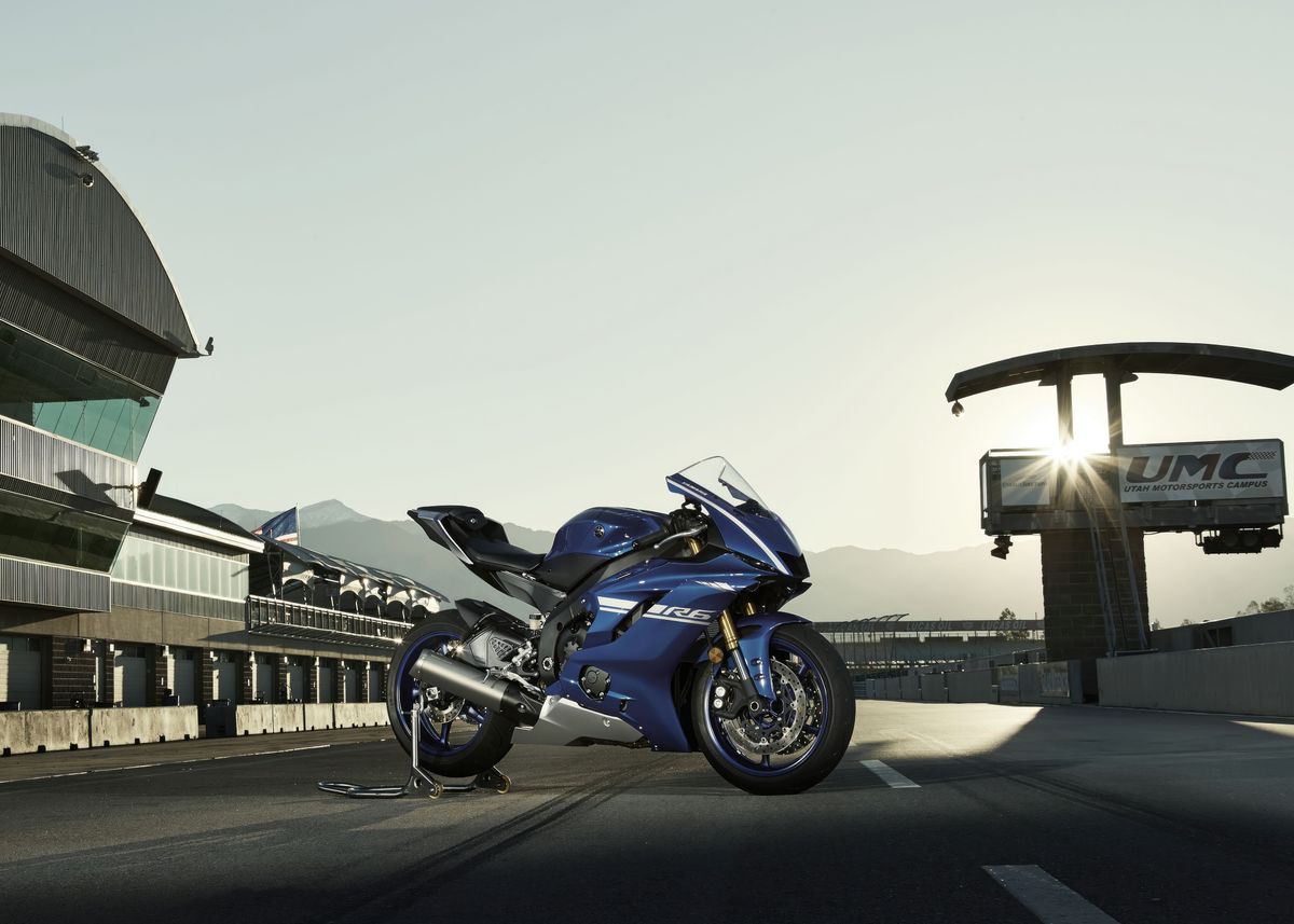 'Yamaha R6' Poster, picture, metal print, paint by 友達 | Displate