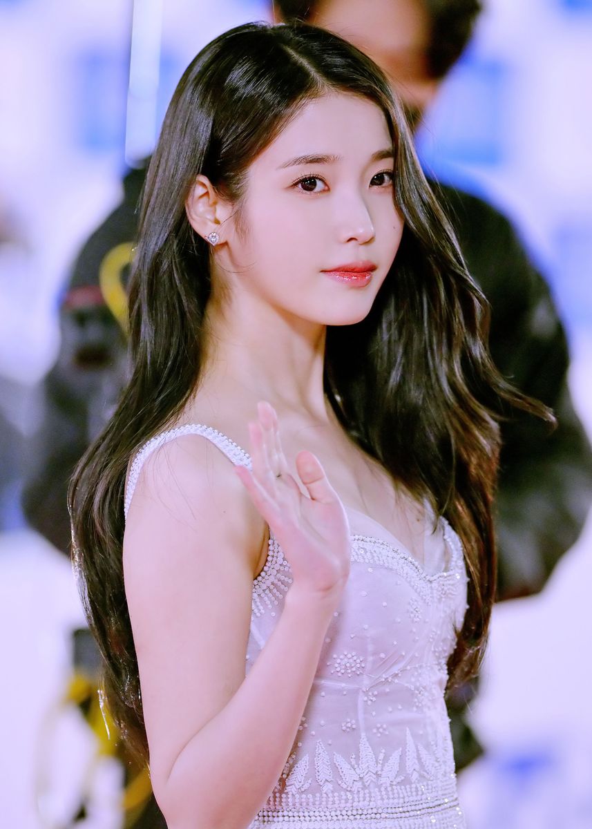 'iu say hi' Poster, picture, metal print, paint by iuleeji | Displate