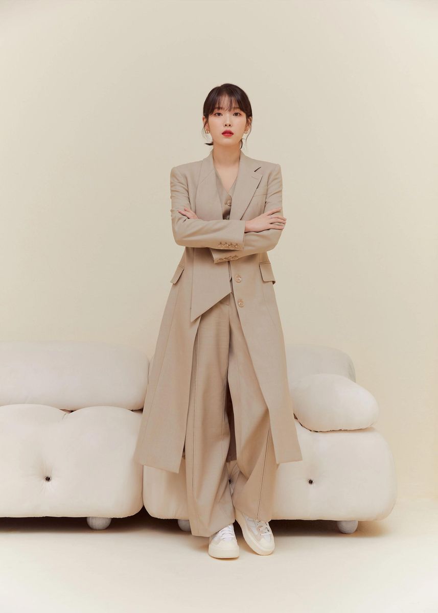 'iu' Poster, picture, metal print, paint by iuleeji | Displate